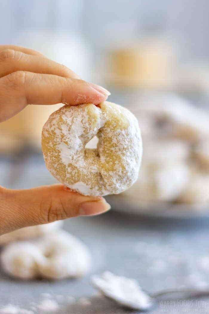 White Wine Cookies (Rollitos de Vino Blanco) - Happy Foods Tube