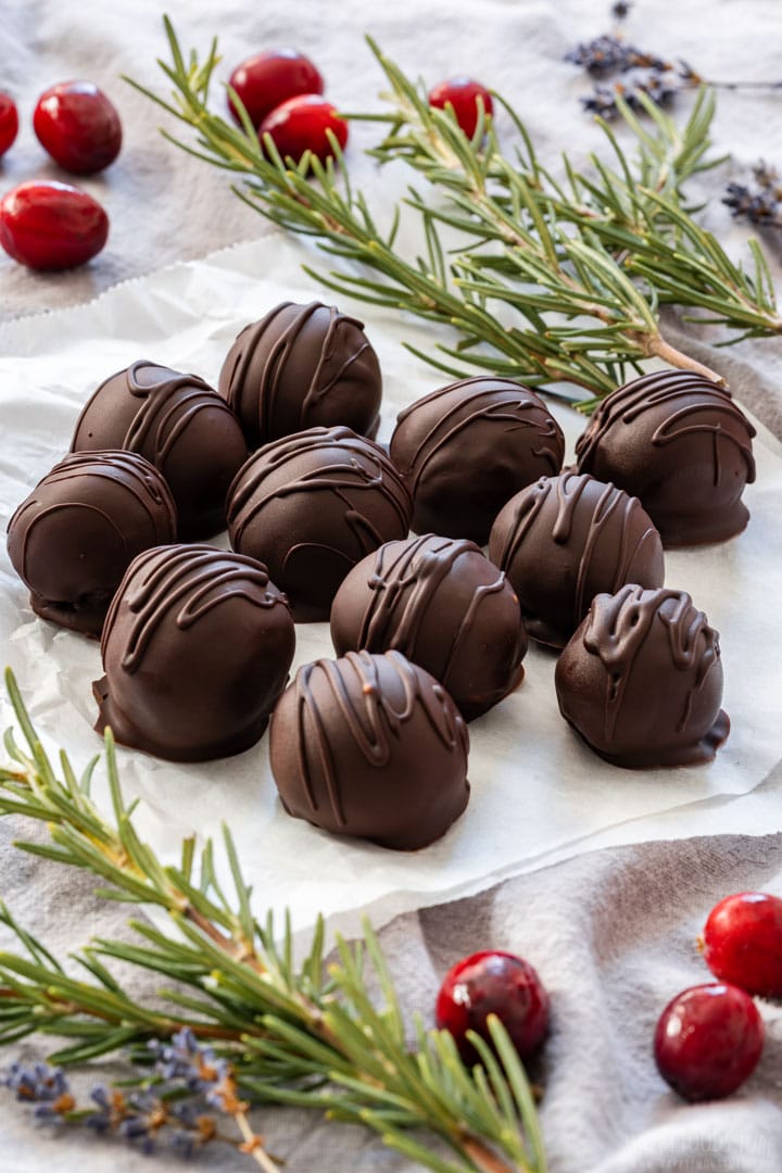 2 Ingredient Dark Chocolate Truffles Recipe - Happy Foods Tube 2 Ingredient Dark Chocolate Truffles Recipe - Happy Foods Tube